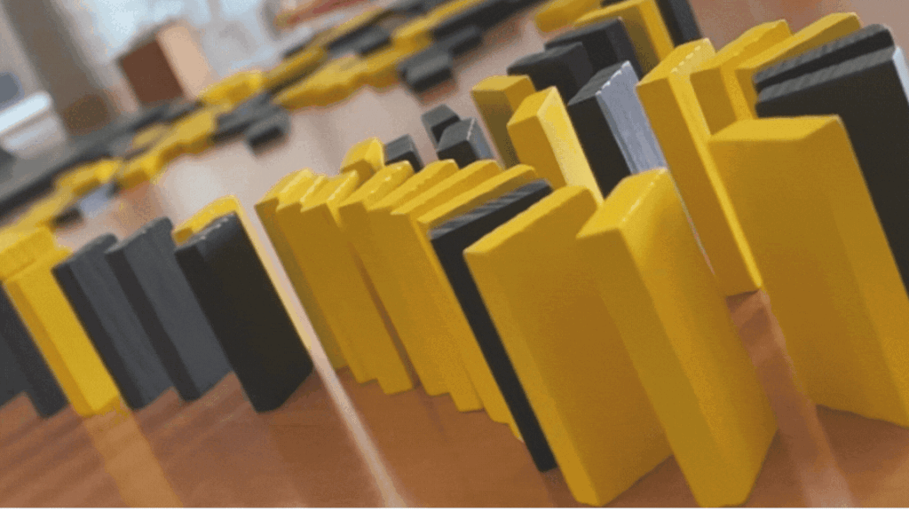 Domino Challenge - Kettenreaktion als Teambuilding-Highlight - Skill up ...